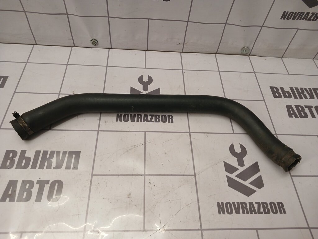 Патрубок радиатора Audi 80 90 B3 86-91