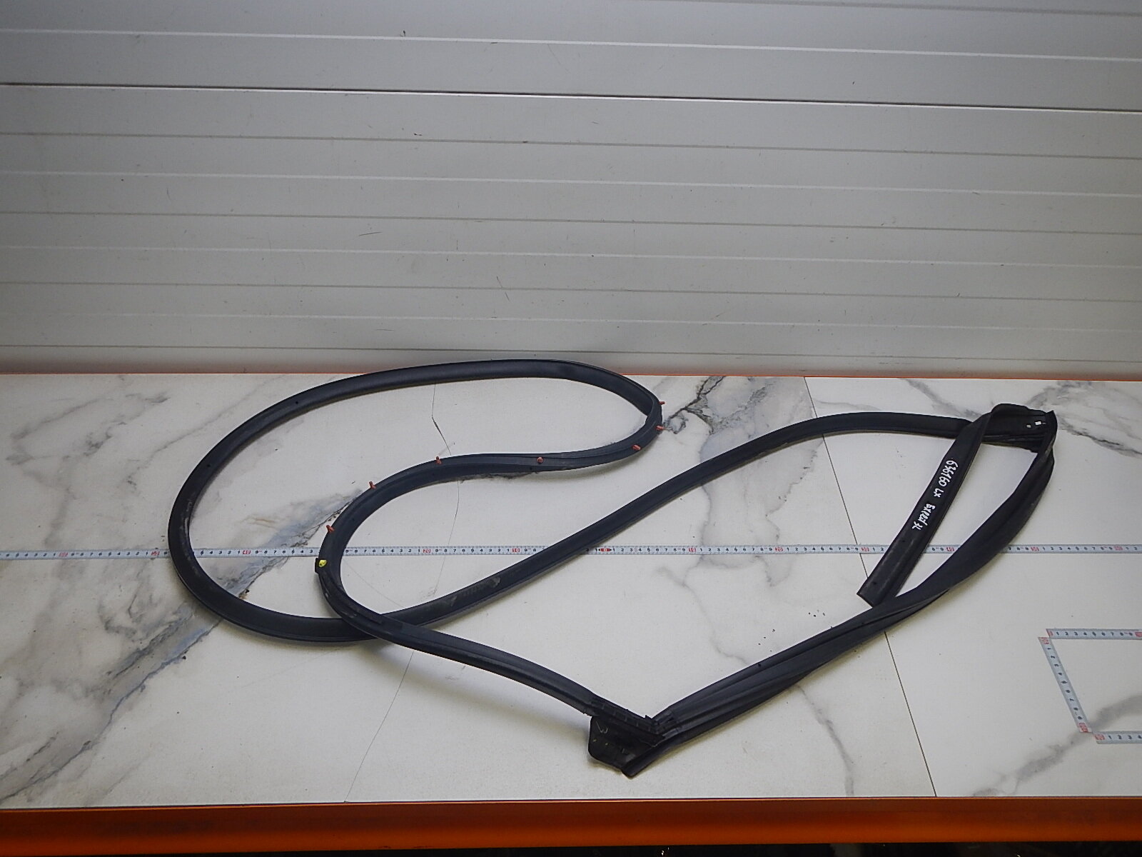 Б/У Уплотнитель двери задней левой, EXEED (Эксид)-LX (19-) EXEED LX (19-) Потертости. 636160 EXEED арт. 509000278AA