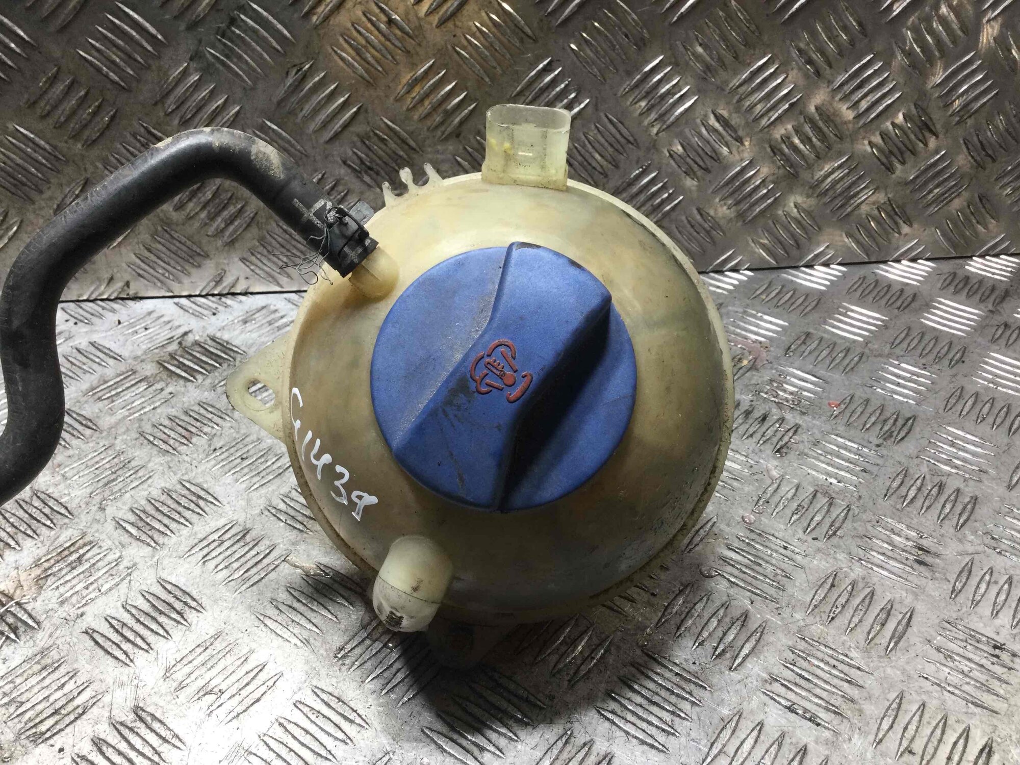 Б/У Бачок расширительный Volkswagen Golf 4 поколение (1997-2004) 2000 г.