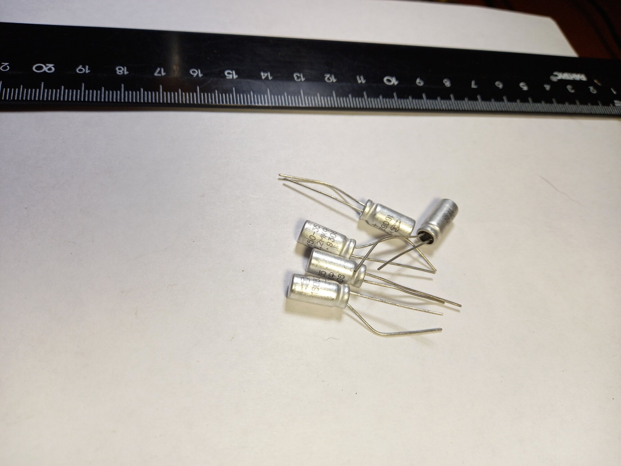 К5о - 35 Конденсаторы электролитические 2,2 мкФ 160 В.