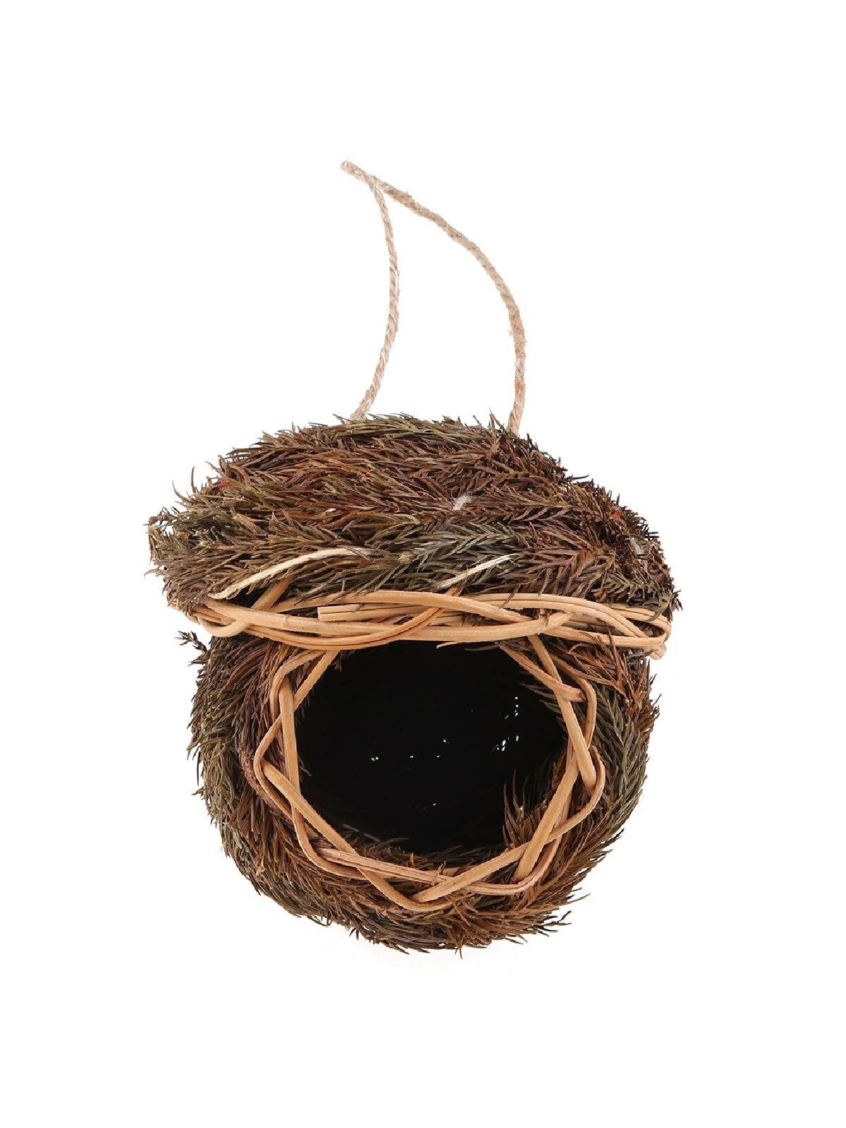 Плетеное из соломы птичье гнездо на открытом воздухе bird's nest