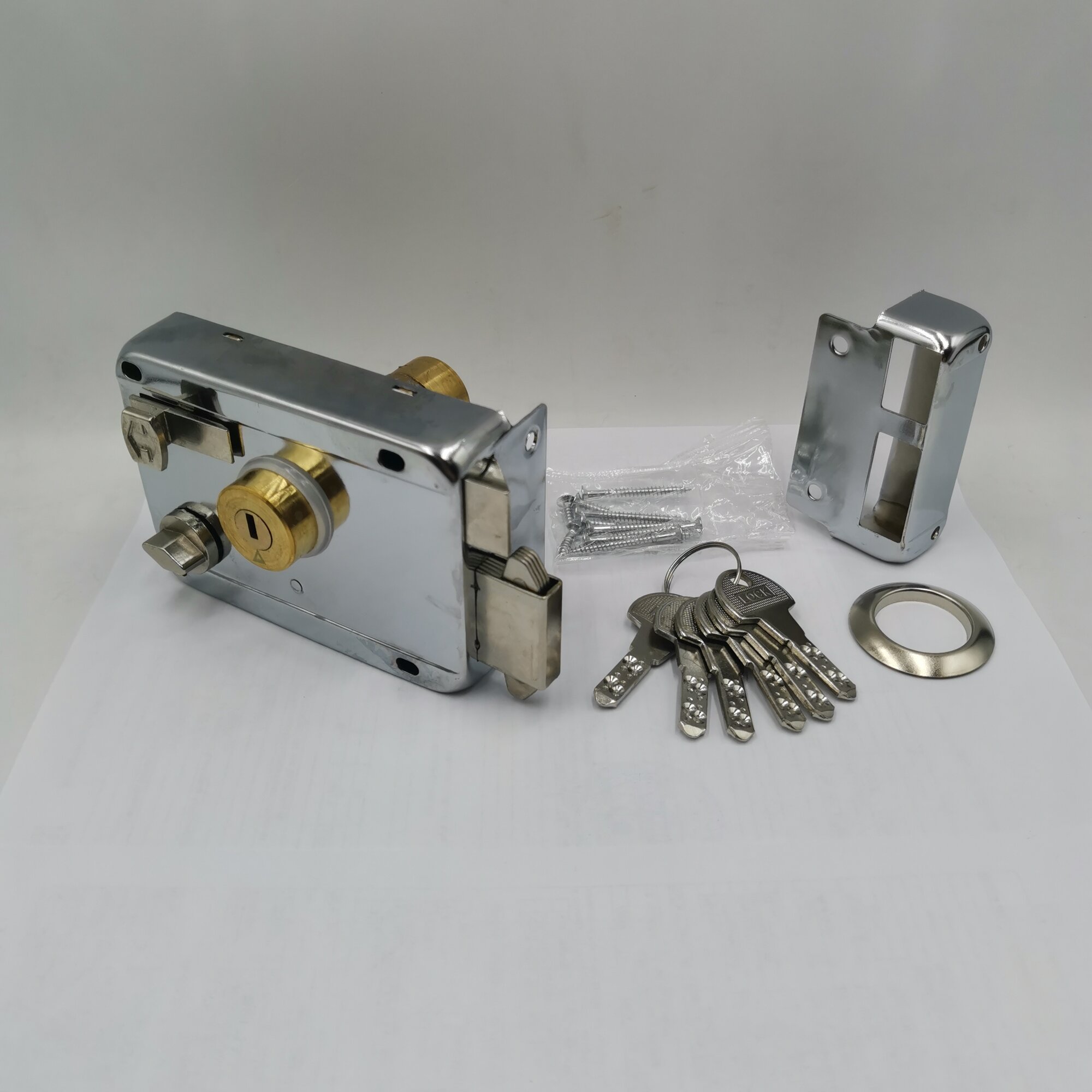 Замок Накладной "DOOR LOCK" 311 перф. Ключ
