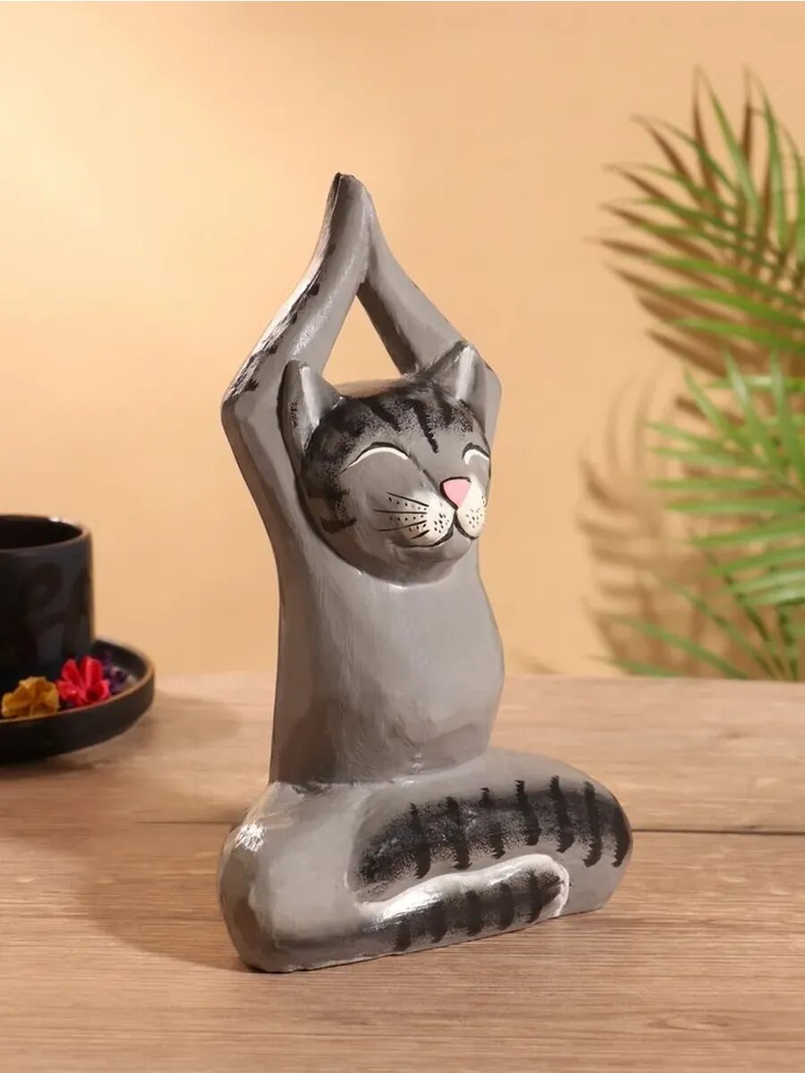 Интерьерный сувенир 'Кот-йог' из дерева