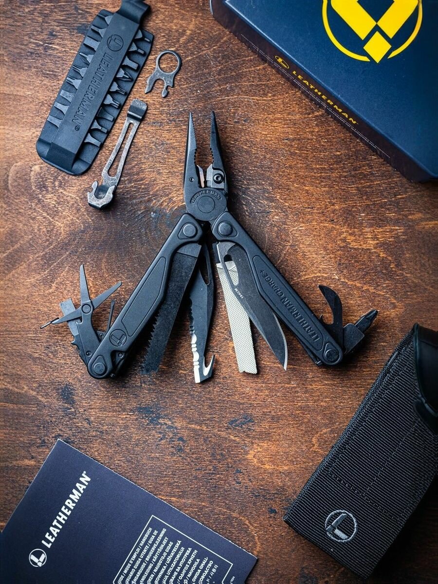 Мультитул Leatherman Charge Plus Black 832601, 19 инструментов, с чехлом Molle, кольцом с клипсой и битами