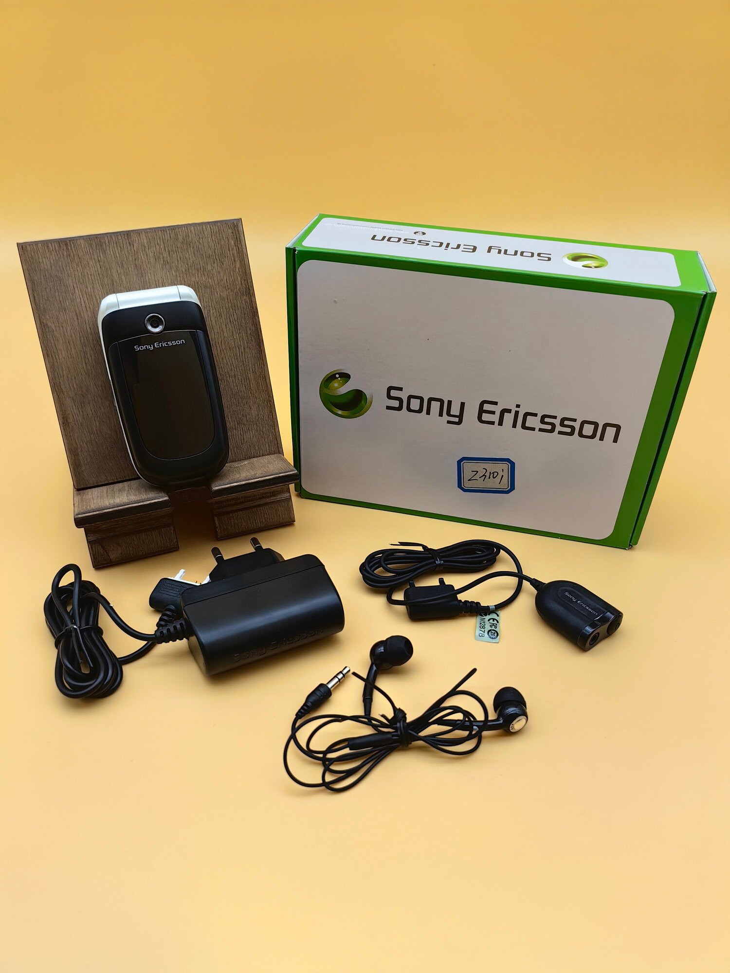Мобильный кнопочный телефон раскладушка Sony Ericsson Z310i, Черный