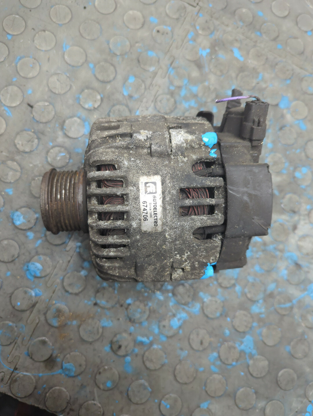 Генератор Peugeot Partner Б/У