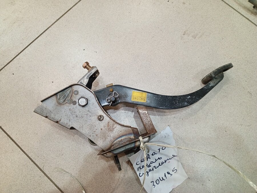 Педаль сцепления от Kia Cerato 2004-2008