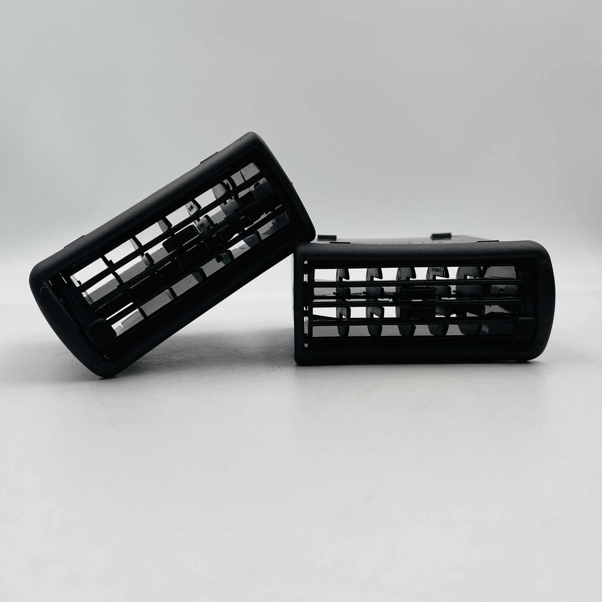 Дефлектор воздуховода автомобильный боковые подходит для ВАЗ 2113, 2114, 2115 комплект 2 шт