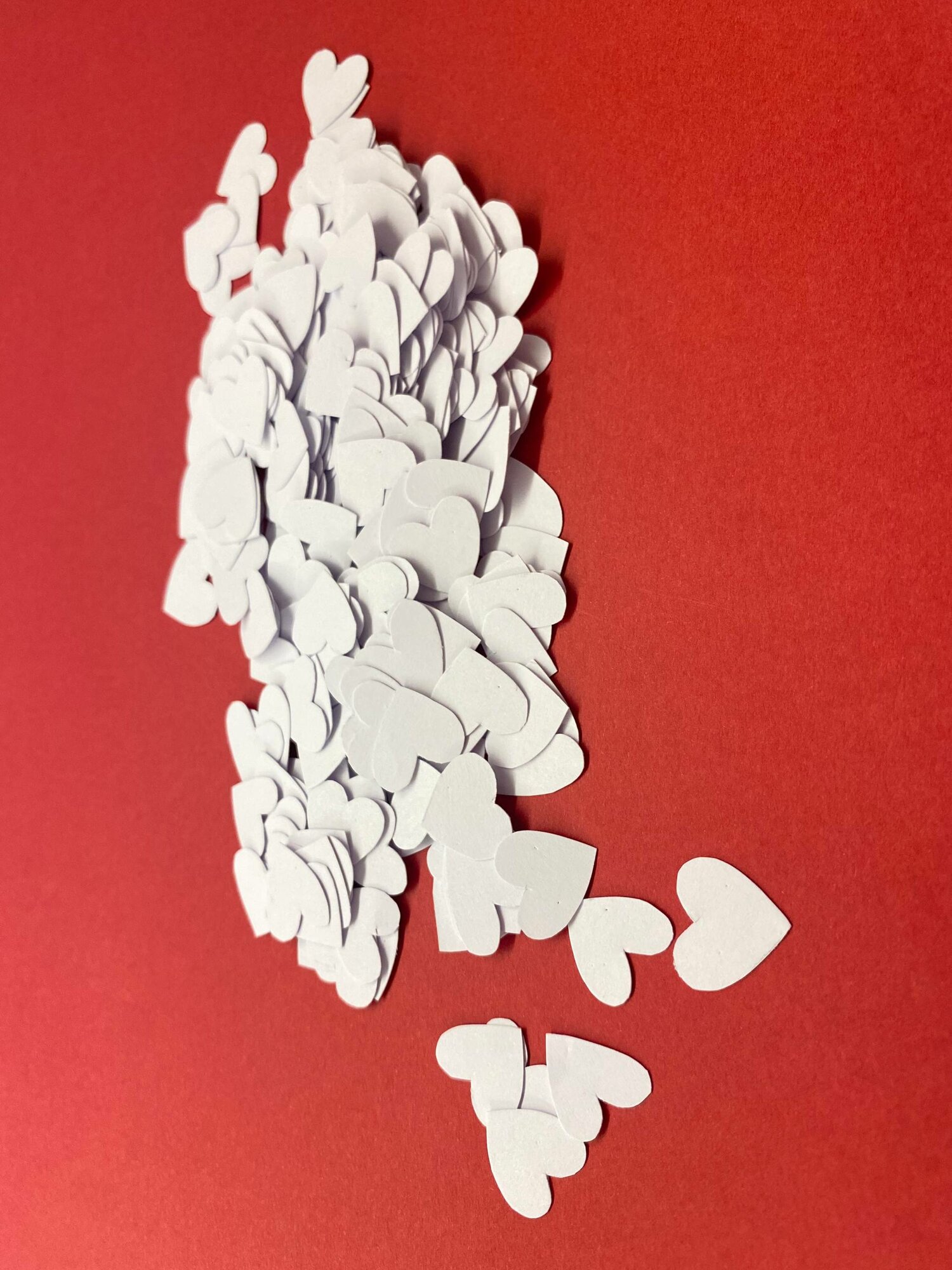 Конфетти "сердечки" белые из картона, для дня влюбленных, ко дню рождения, ко дню 8 марта 1 см 10 г