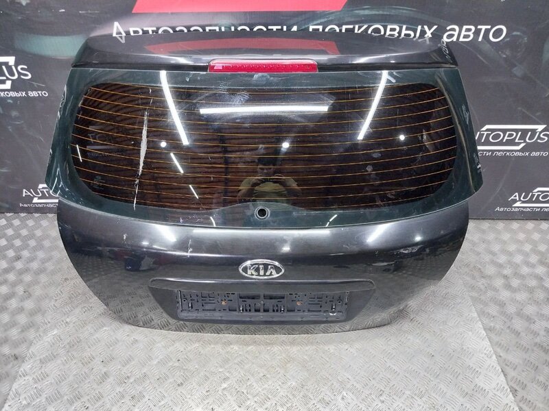 Дверь багажника