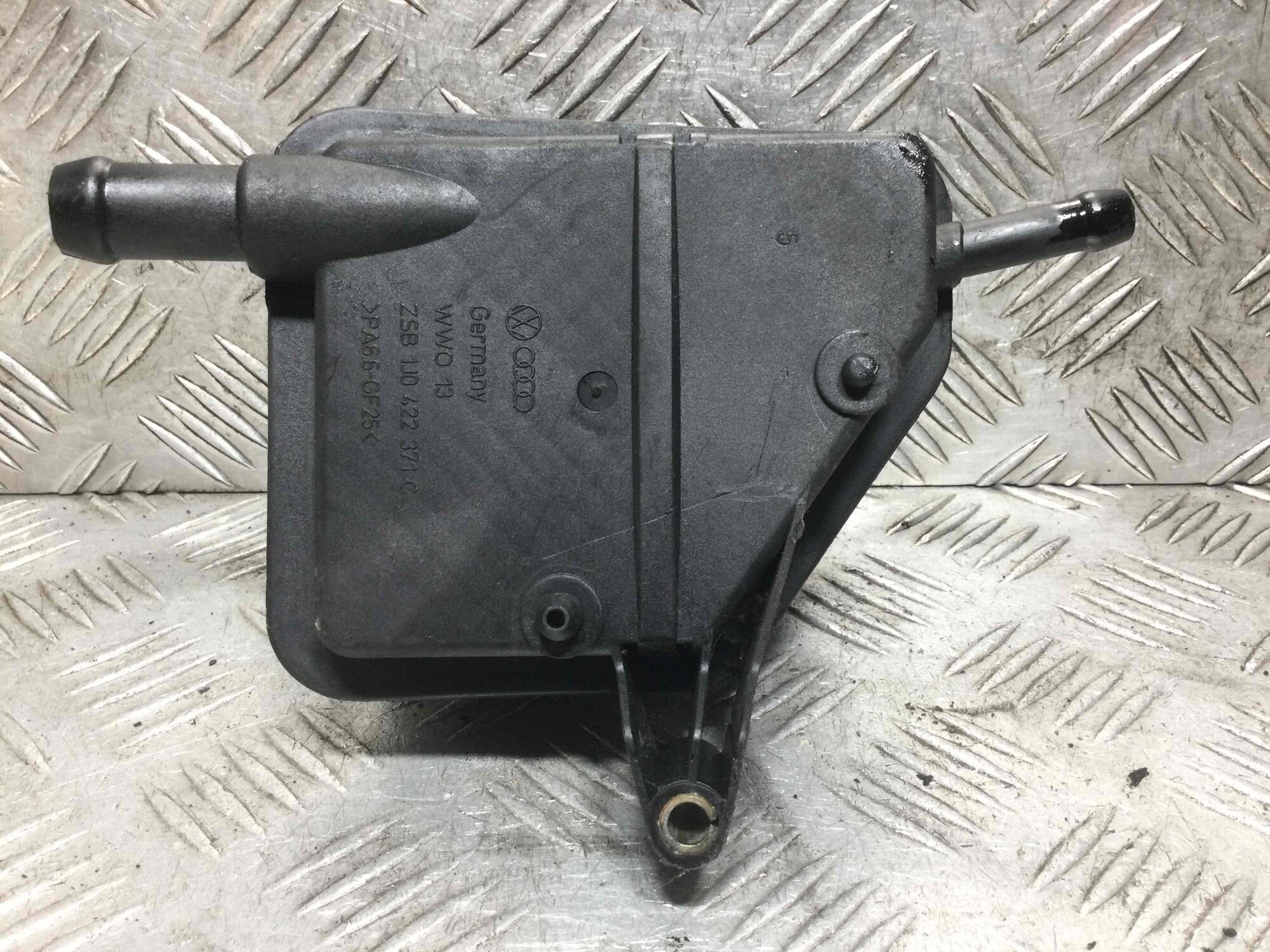 Б/У Бачок гидроусилителя Volkswagen Golf 4 поколение (1997-2004) 2000 г.