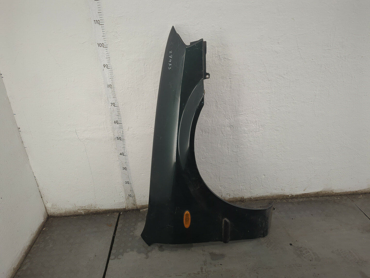 Крыло правое переднее Mazda 323 (BJ) Б/У