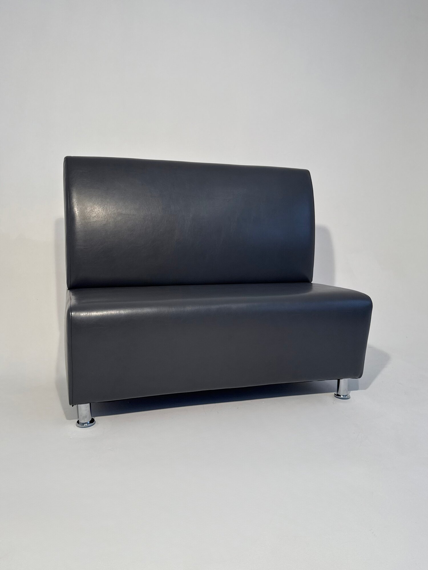 Диван офисный Вегас, механизм Нераскладной, 120х67х100 см, темно-серый, высокий