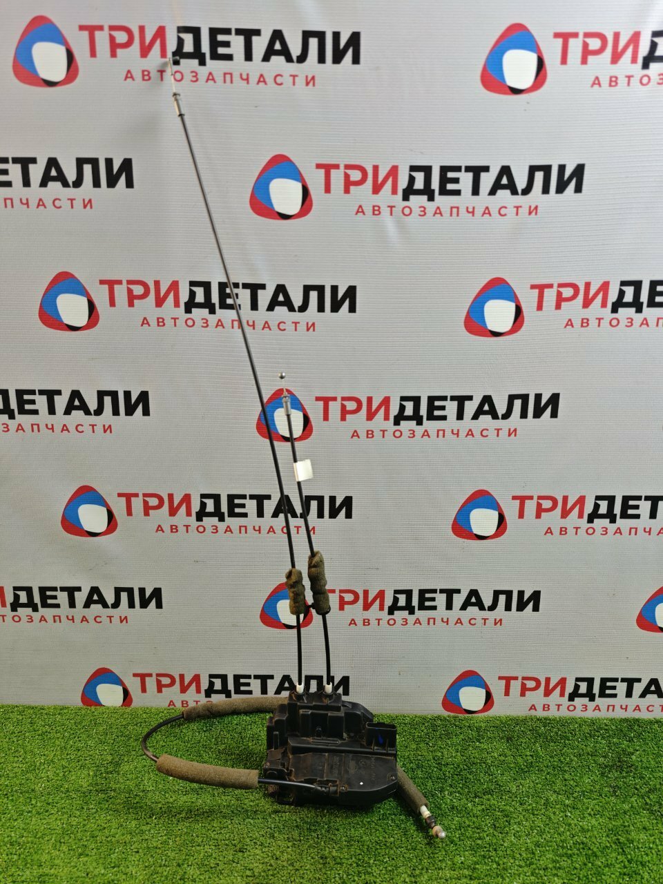 Замок боковой двери Infiniti QX56 2004 перед. прав. (б/у)