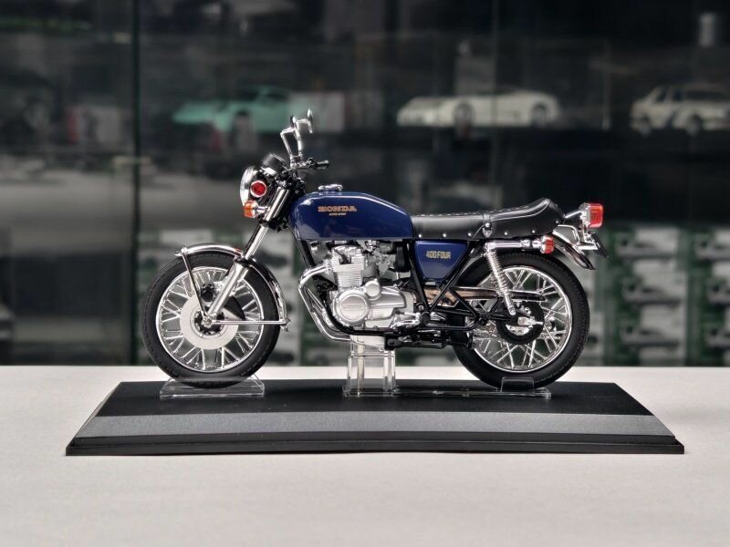 Aoshima Коллекционная модель мотоцикла Honda CB400FOUR 1:12 металлическая модель в детализированном исполнении