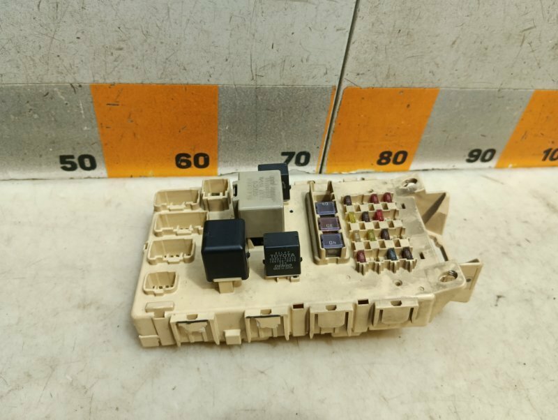 Б/У Блок предохранителей Toyota Vitz 2000 NCP10 492965 TOYOTA арт. 8273252010