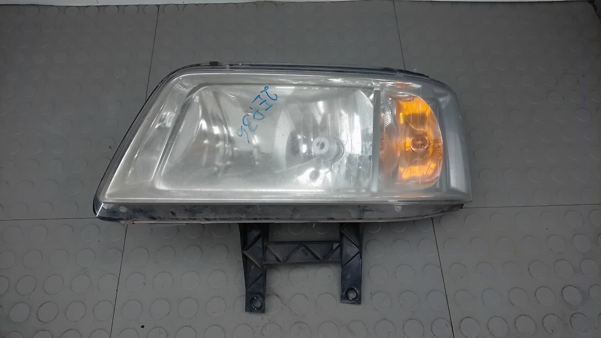 Фара левая VOLKSWAGEN TRANSPORTER T5