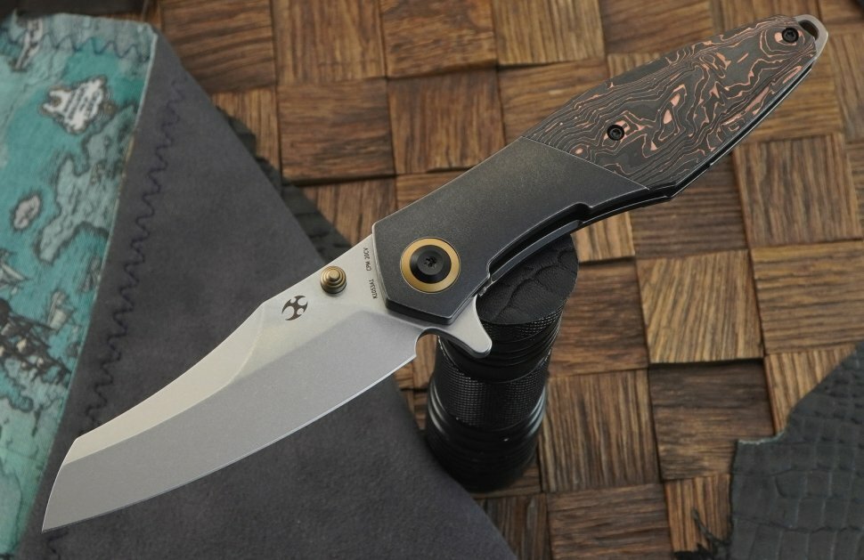 Складной нож Kansept Knives Mistaken, сталь CPM 20CV, SW, рукоять титан/карбон с медью
