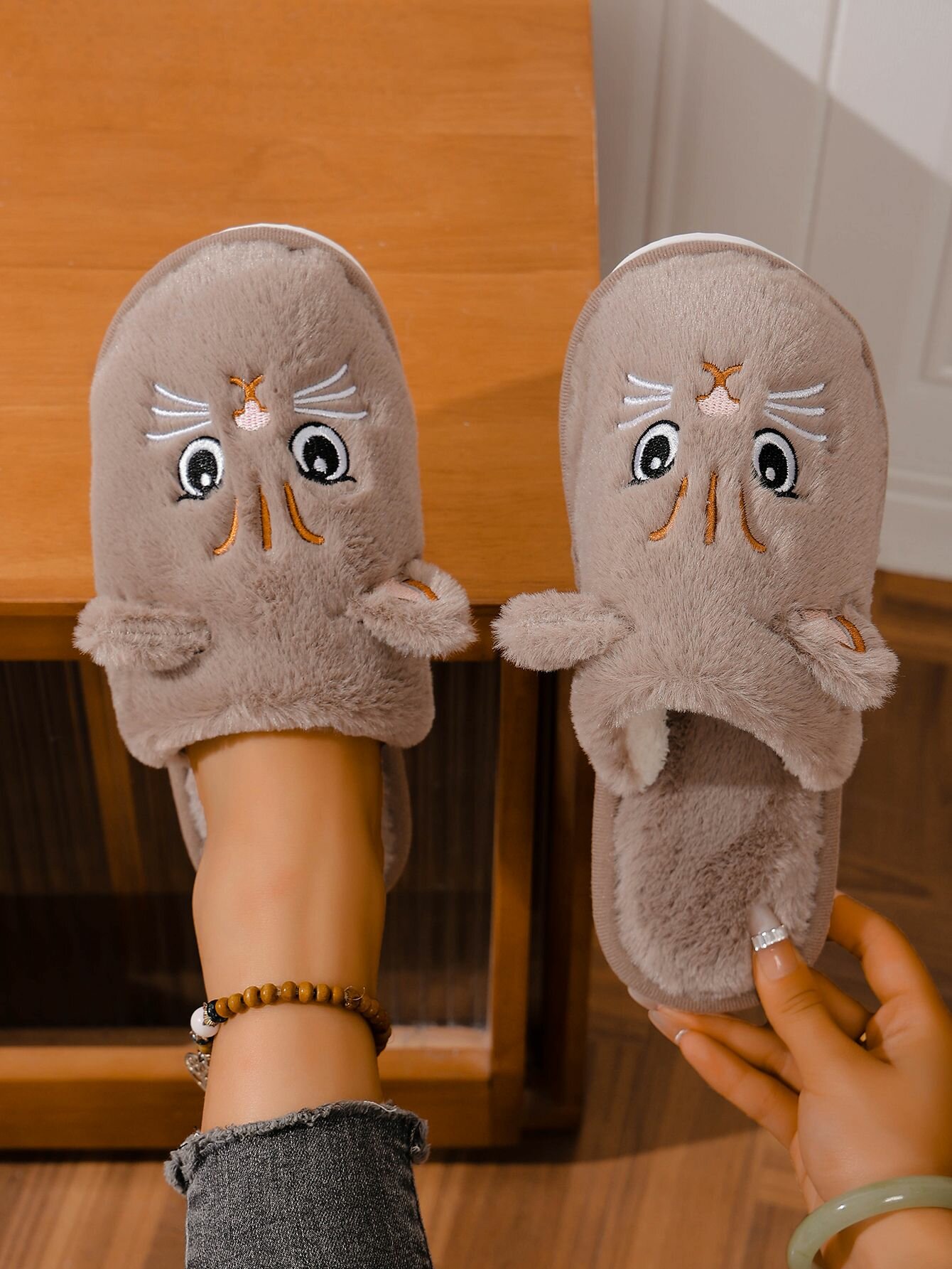 Slippers — фото 1