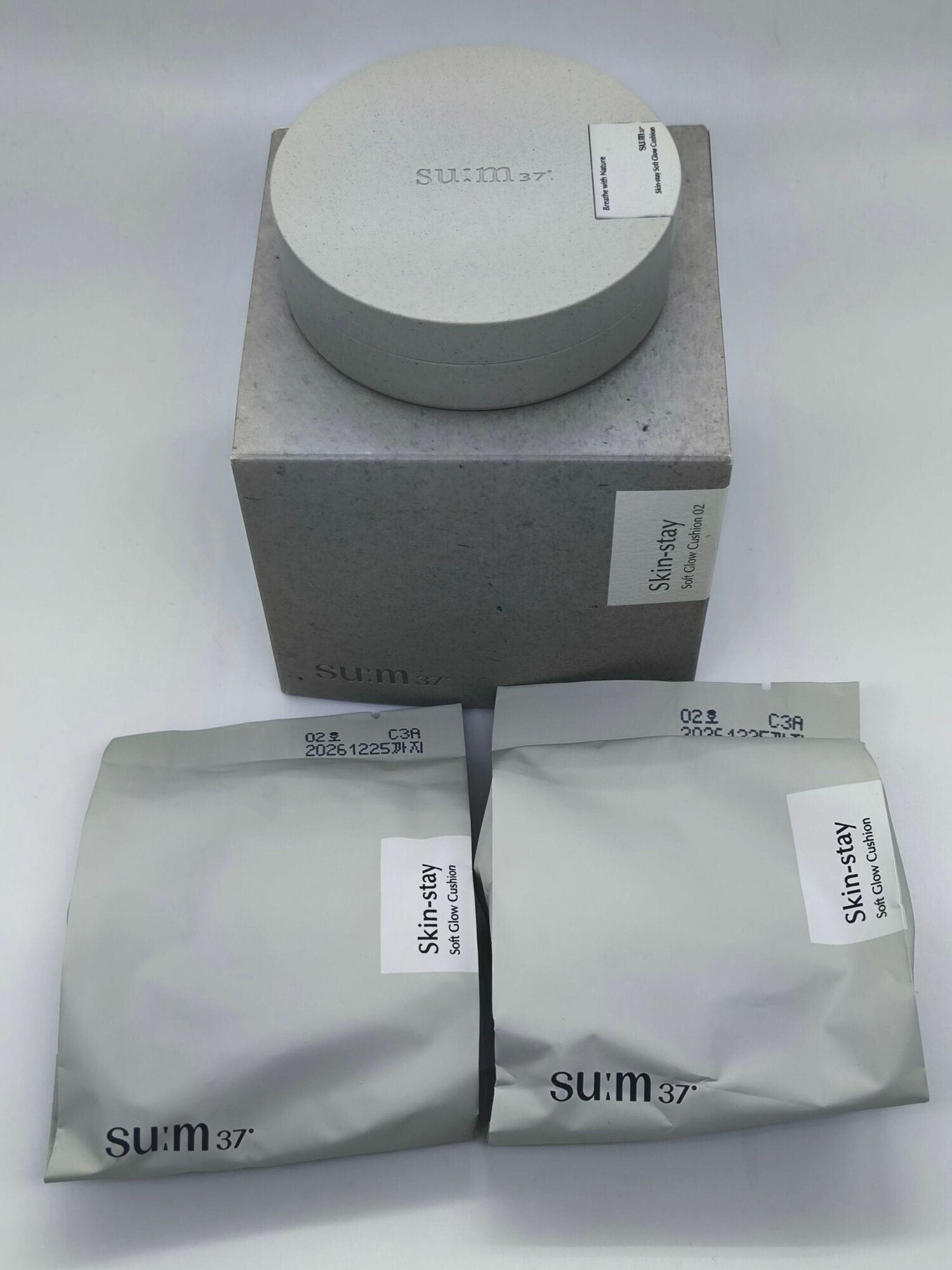 SUM 37 кушон и 2 Рефилла 02 Skin-Stay Soft Glow Special Set