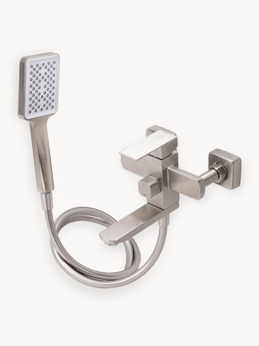 Смеситель для ванны с душем с коротким изливом Bach / Код 16243