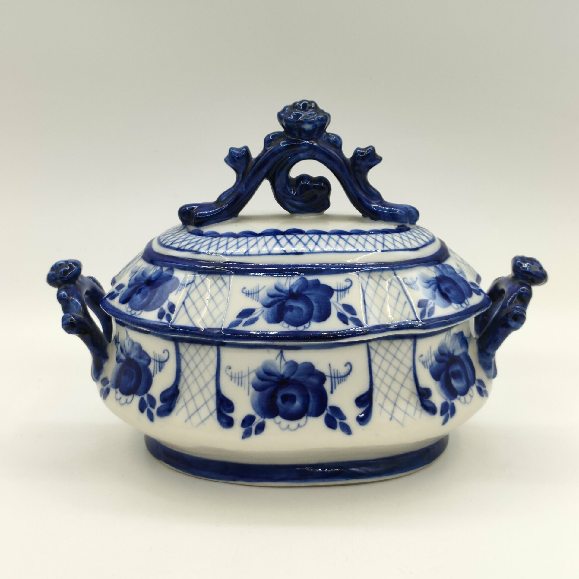 Сахарница (конфетница) овальной формы, фарфор, роспись, Объединение «Гжель»