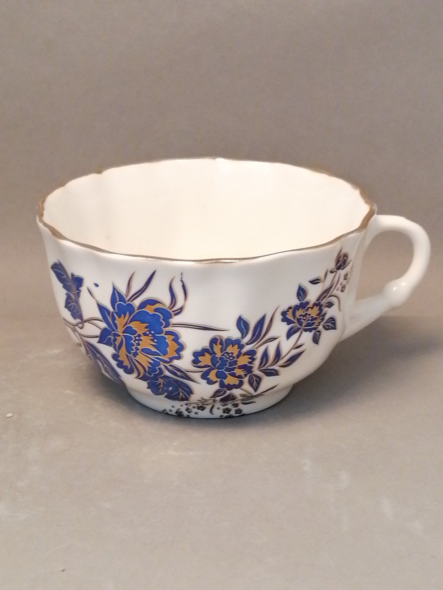 Чашка "Медальон" (бел. Синий василёк, отводка золотом)