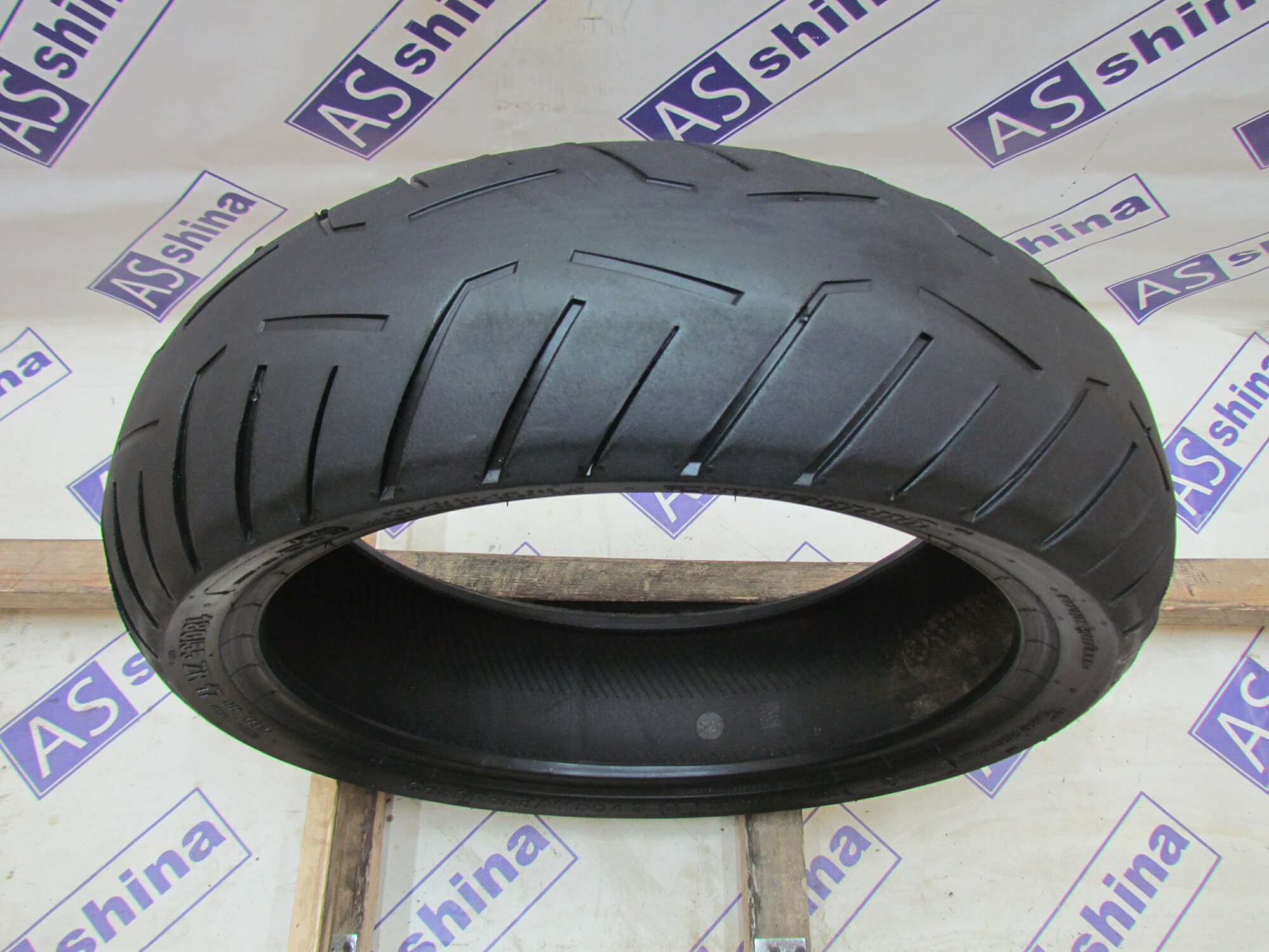 Мотошина БУ для мотоцикла Continental ContiRoadAttack 3 GT 180 / 55 R17 0024731