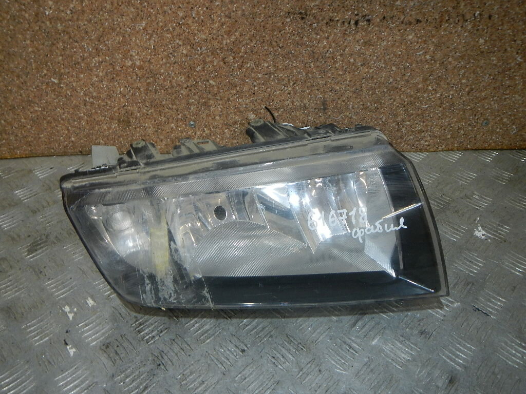 Б/У Фара правая, Skoda (Шкода)-FABIA (99-06) SKODA FABIA (99-06) Сломаны все крепления,сломаны 2 крепления крышки,сломан...