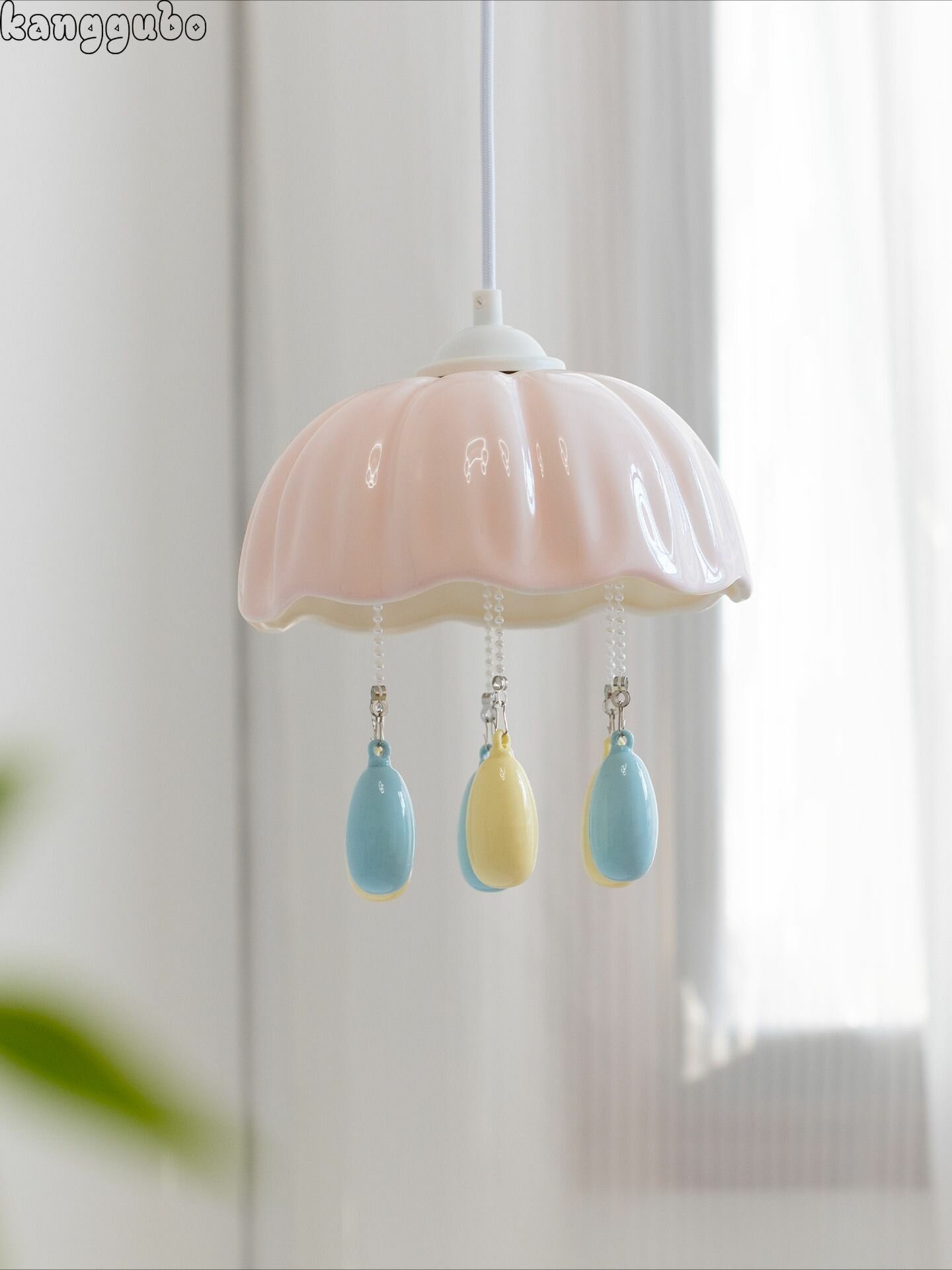 Керамическая декоративная люстра в виде медузы