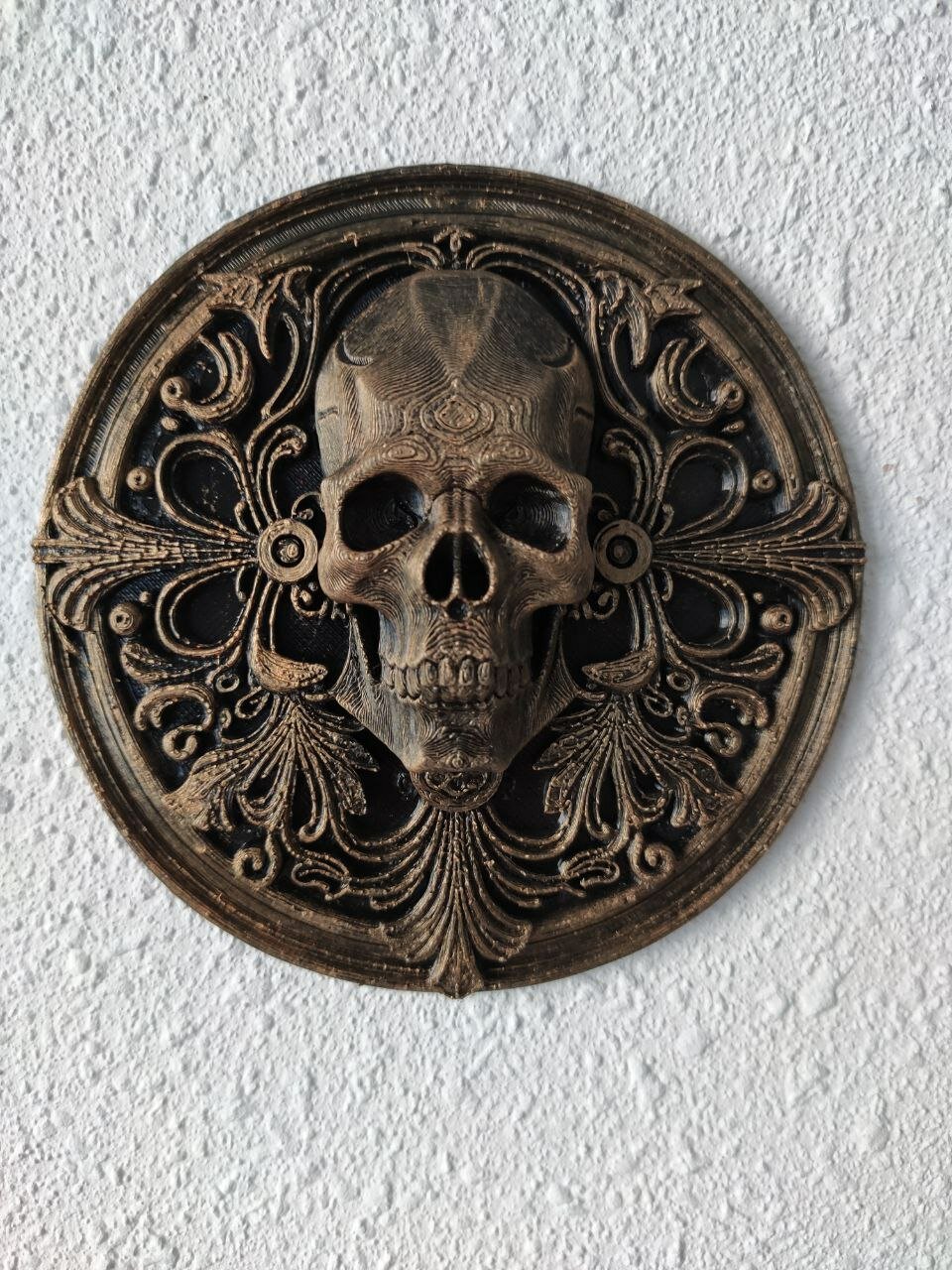 Статуэтка - Череп в стене круглый