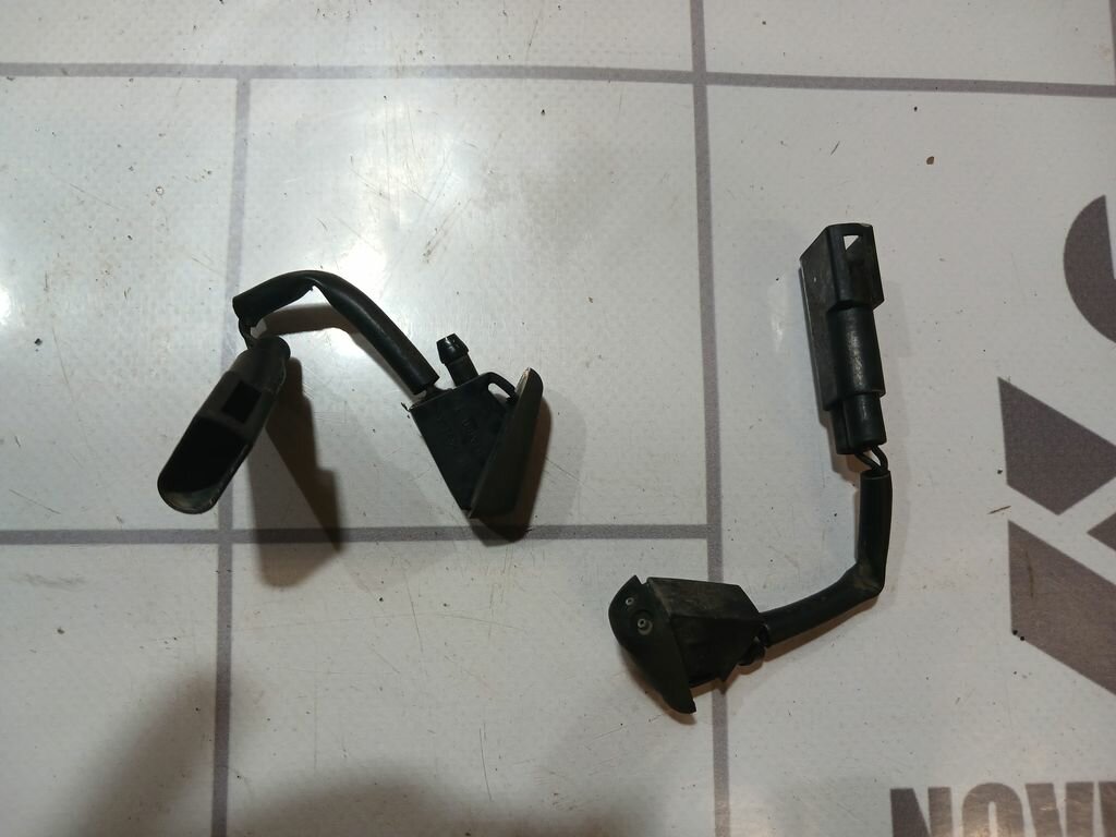 Форсунка омывателя лобового стекла Ford Focus 1 1998-2004