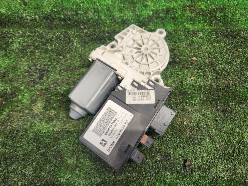 Моторчик стеклоподъемника передний правый Citroen 9648485280