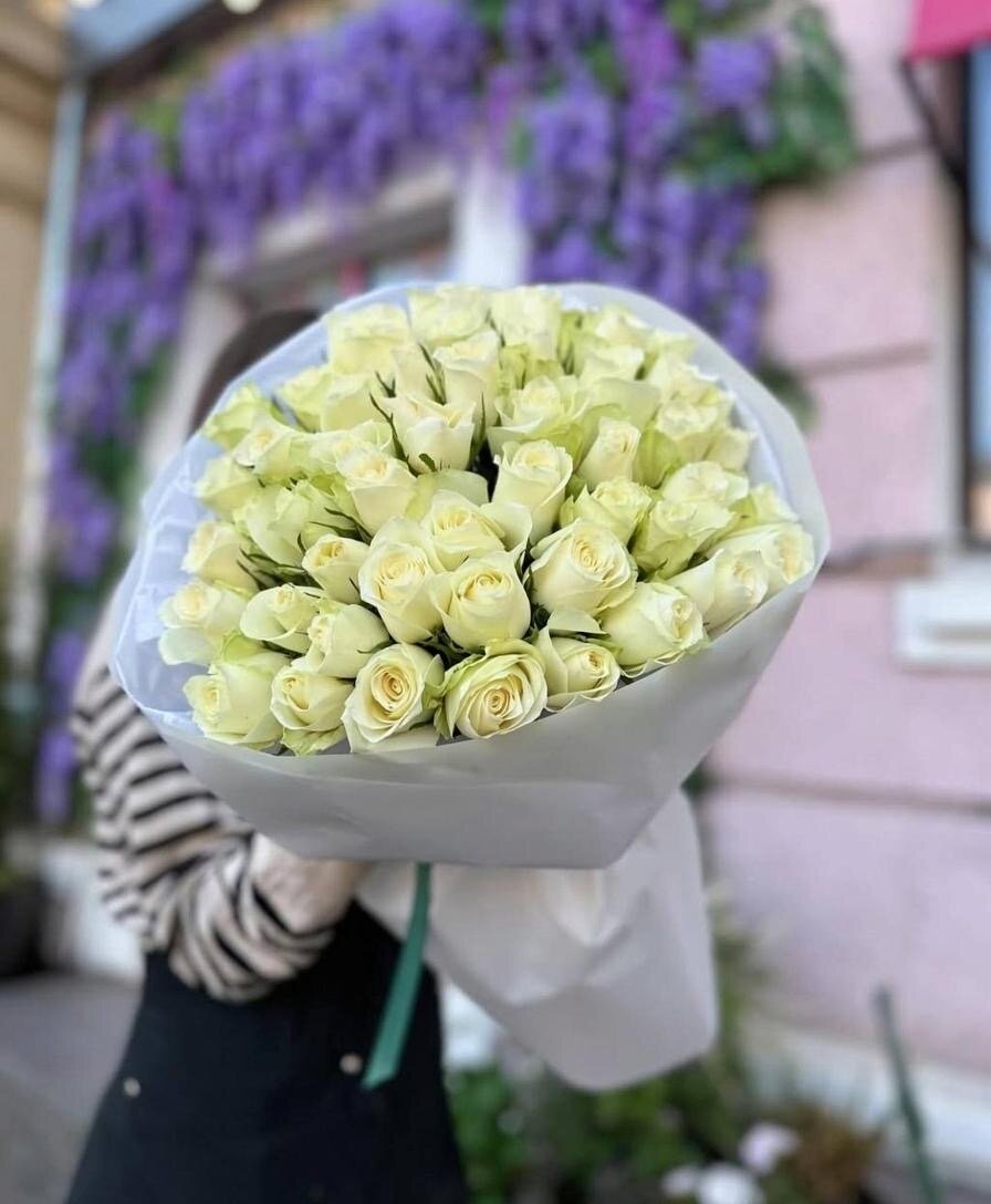 Роскошный букет из 45 белых роз, шикарные розы, красивый букет, премиум