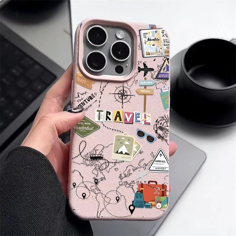 Розовый чехол для iPhone 14 Pro с картой путешествий