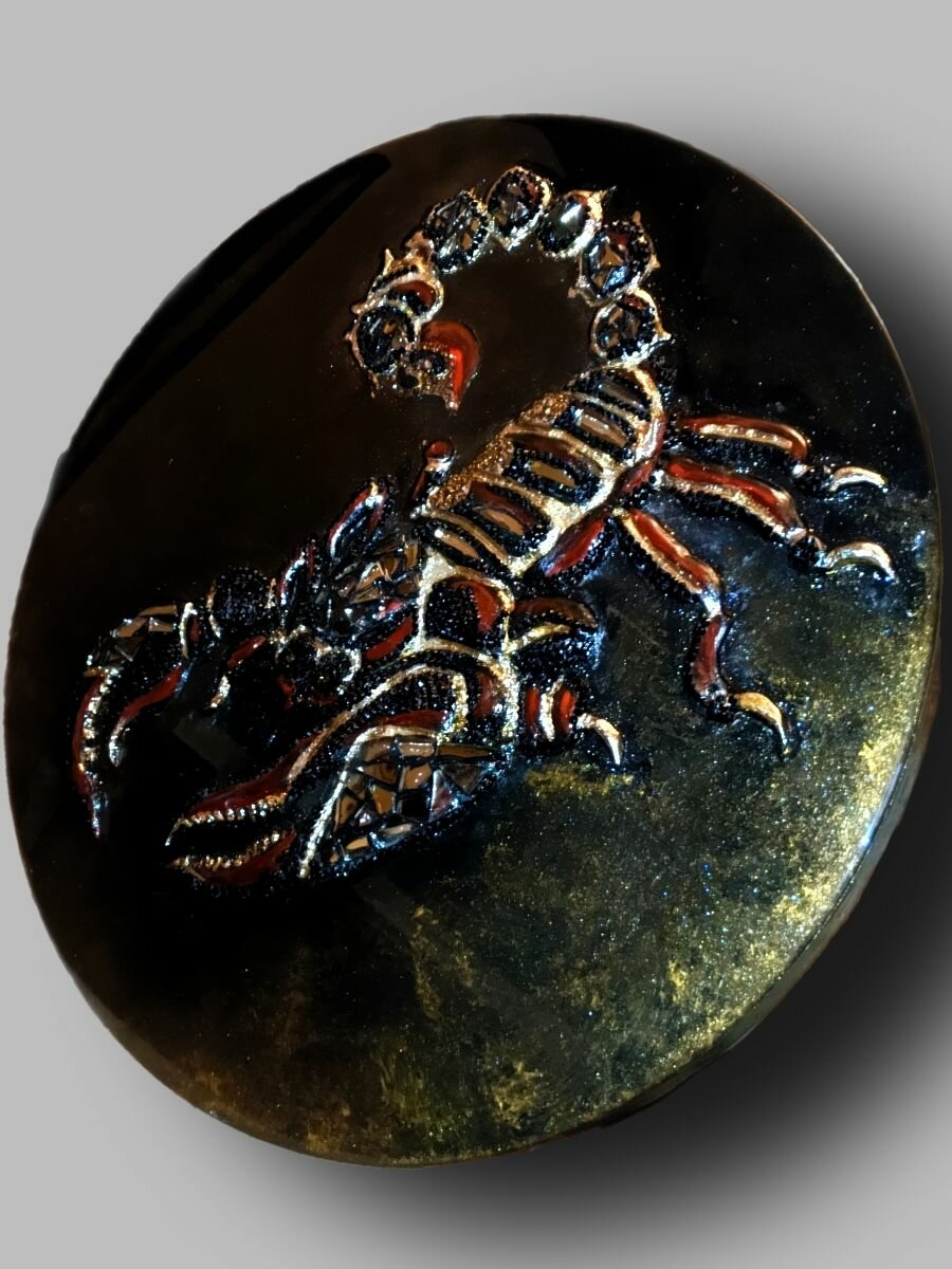 Интерьерная зеркальная картина "Скорпион ". Ручная работа. Размер 50 см