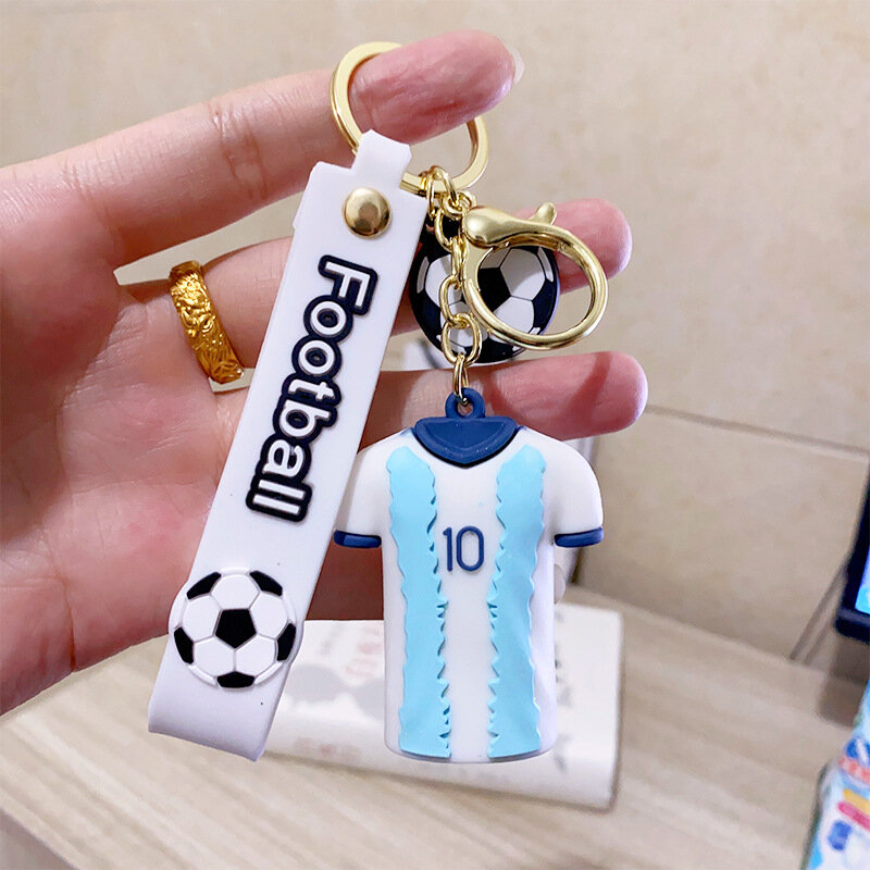 Брелок в виде футболок Криштиану Роналду и Лионеля Месси, подвеска на рюкзак с номерами 7 и 10 чемпионата мира по футболу в Катаре, дизайн футболки Месси с номером 10.