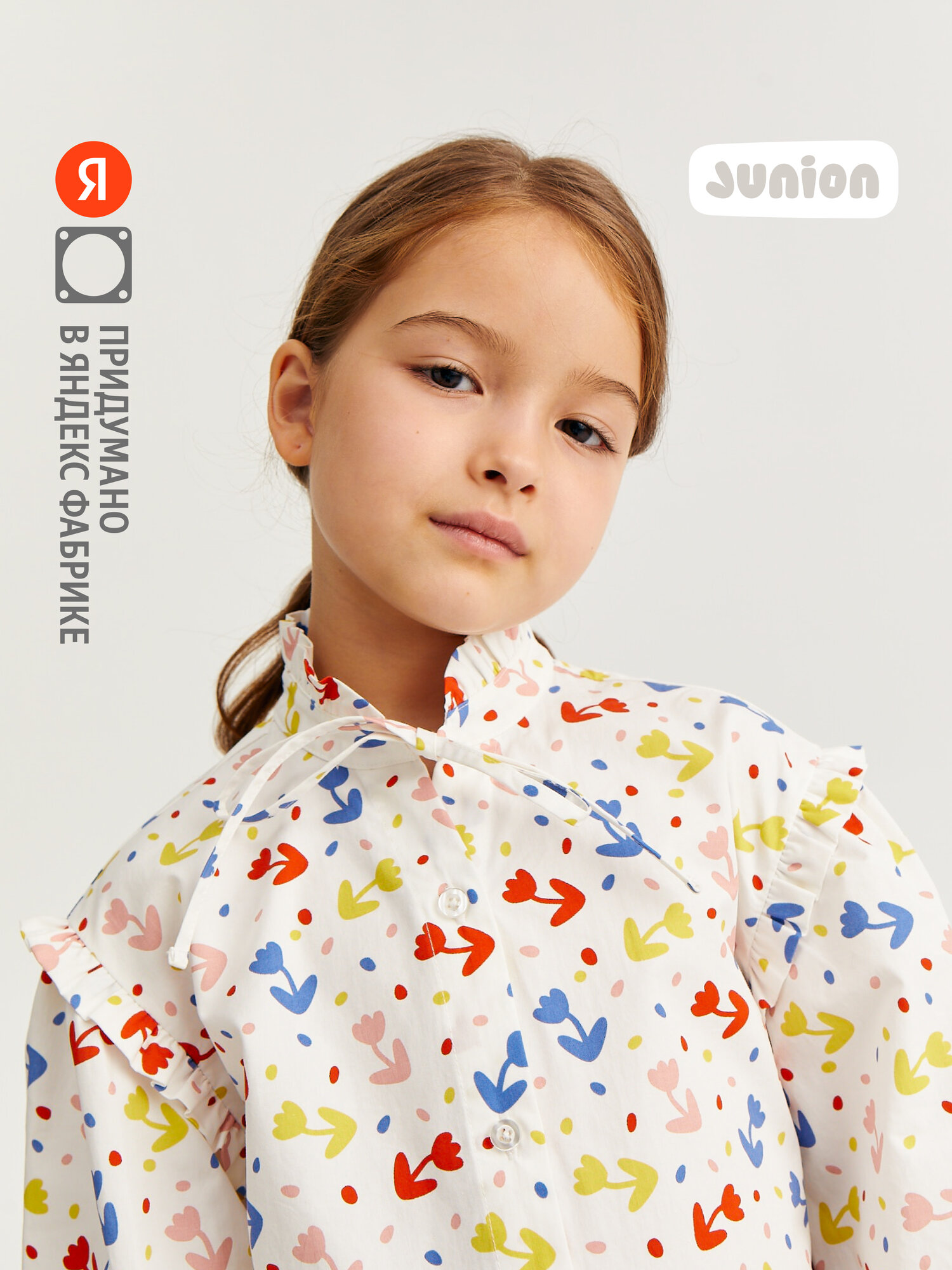 Блуза с воротником-стойкой