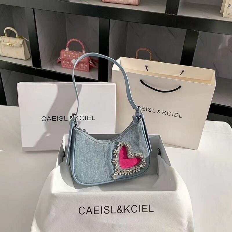 Джинсовая сумка с кисточками в форме сердца для женщин 2023 года, новый французский нишевый дизайн, высококачественная сумка через плечо с стразами, модная