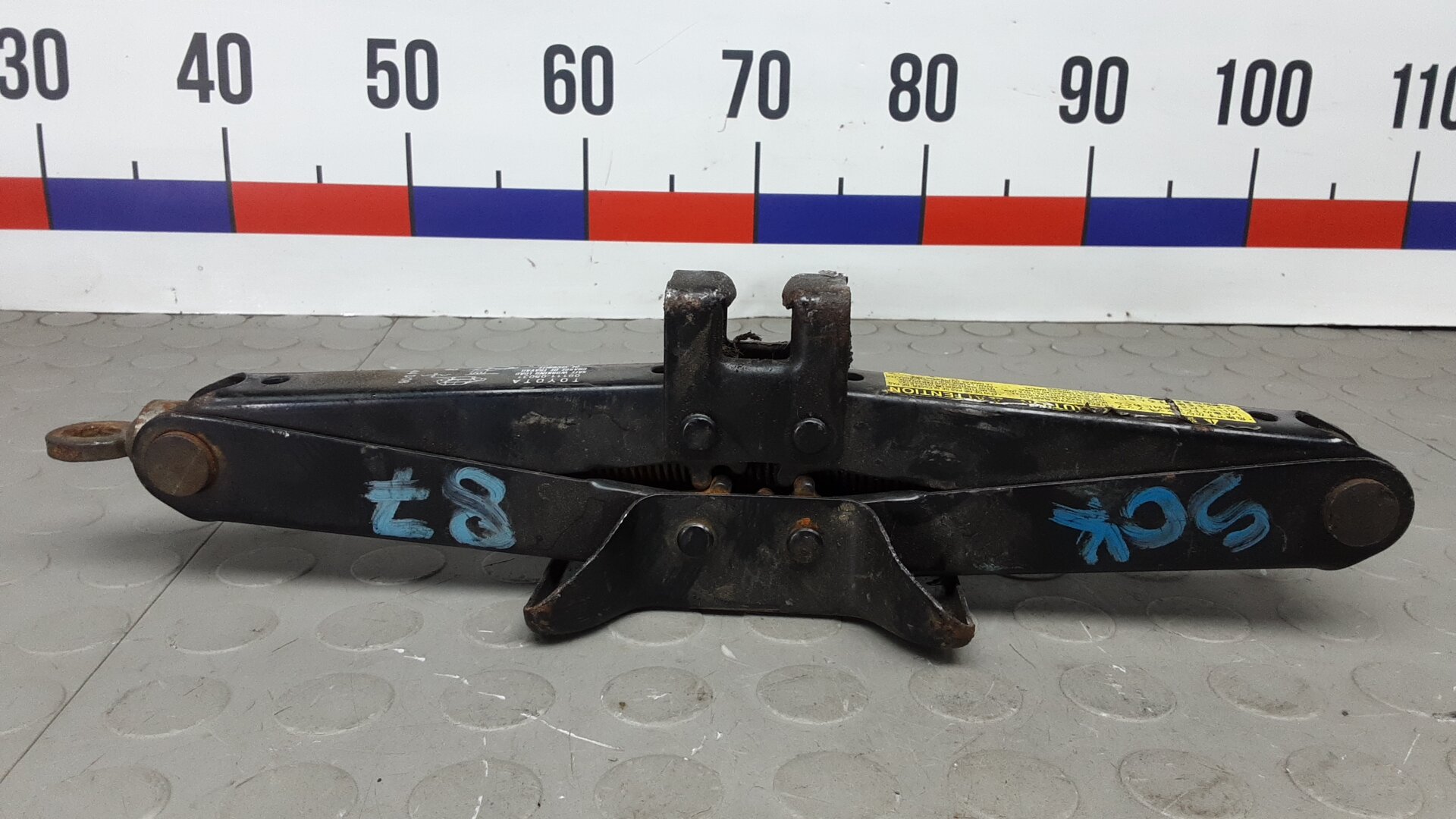 Домкрат TOYOTA AURIS E150 — фото 1