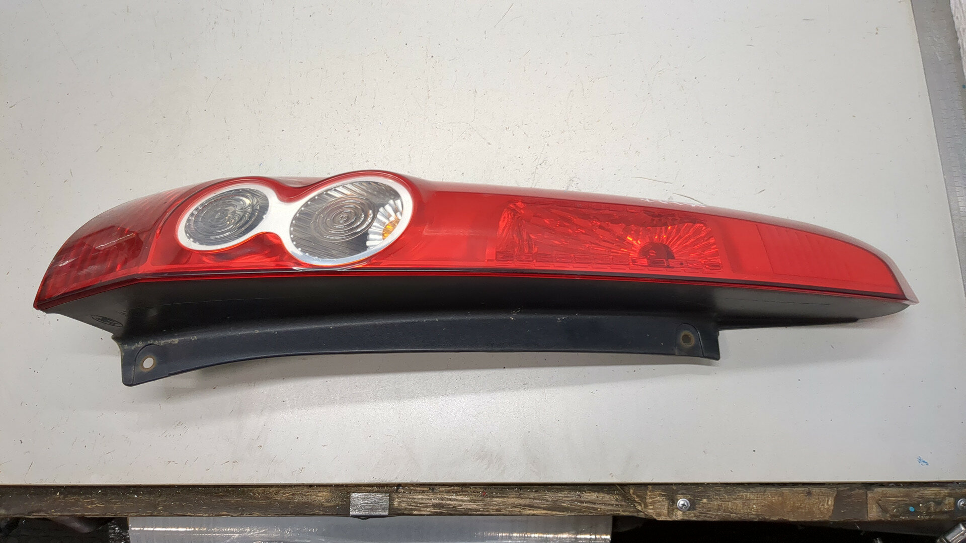 Фонарь (задний) левый Ford Fiesta Б/У