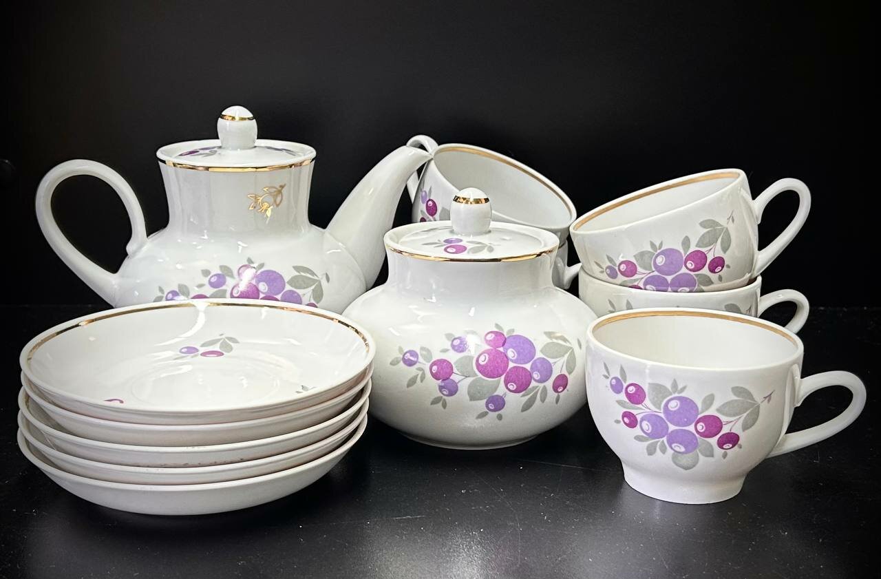 Сервиз фарфоровый на 5 персон винтажный. Вербилки, СССР. Чайник, сахарница, чайная пара (5 штук)