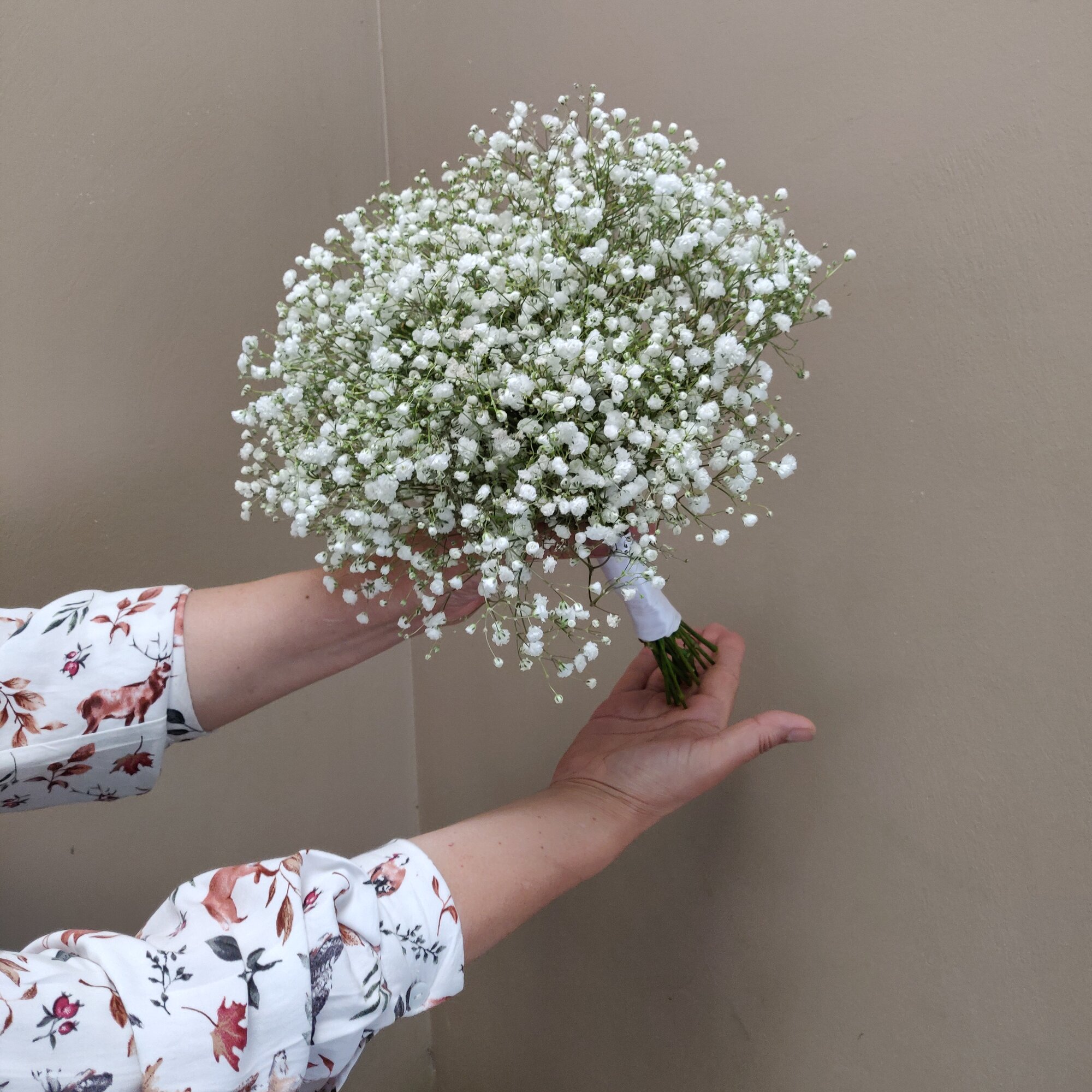 Букет невесты, свадебный букет нежных воздушных белых гипсофил.