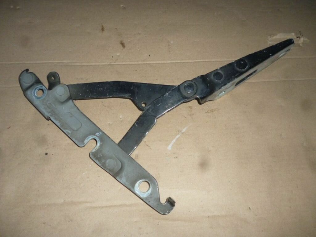 Петля крышки багажника правая Audi A6 (C6, 4F) 2005-2011 4B5827302F - Б/У