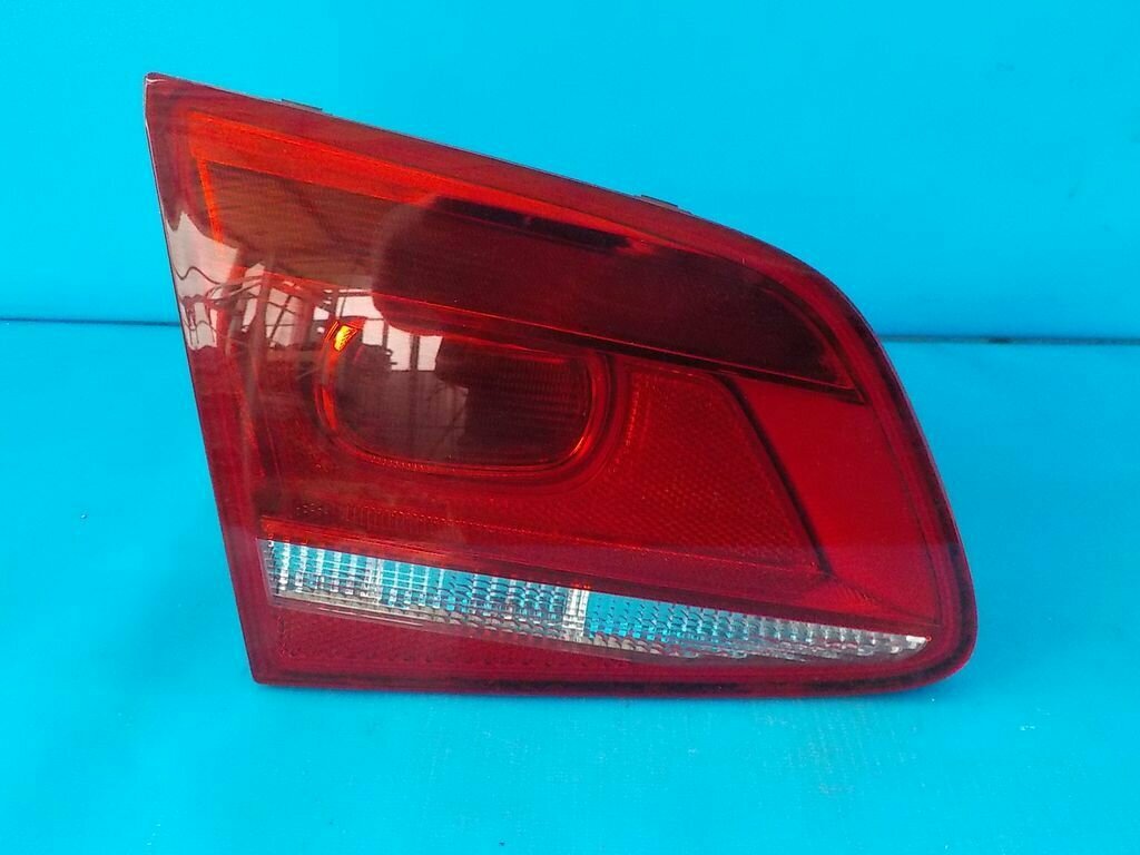 Фонарь задний левый внутренний VOLKSWAGEN Passat B7 2011-2015 3AE945093K - Б/У