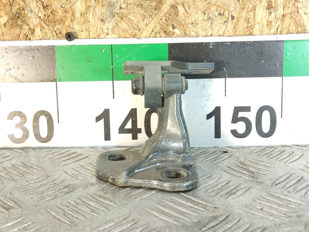 Петля двери задней левой нижняя BMW 7 2001-2008 41517176861