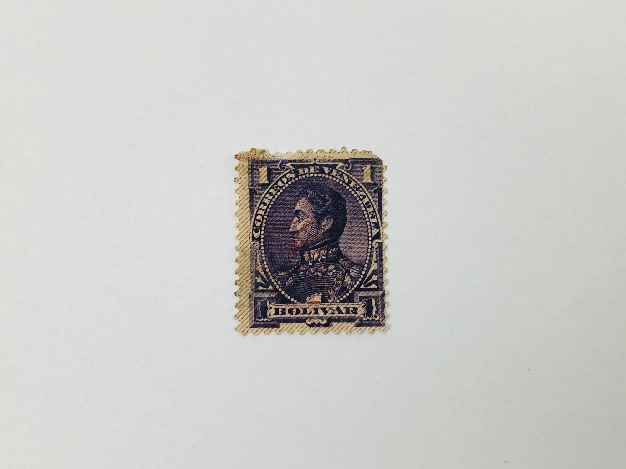 Портрет Симона Боливара. Надпечатка с красным гербом и 7 звездами, косые линии. Венесуэла. 1893