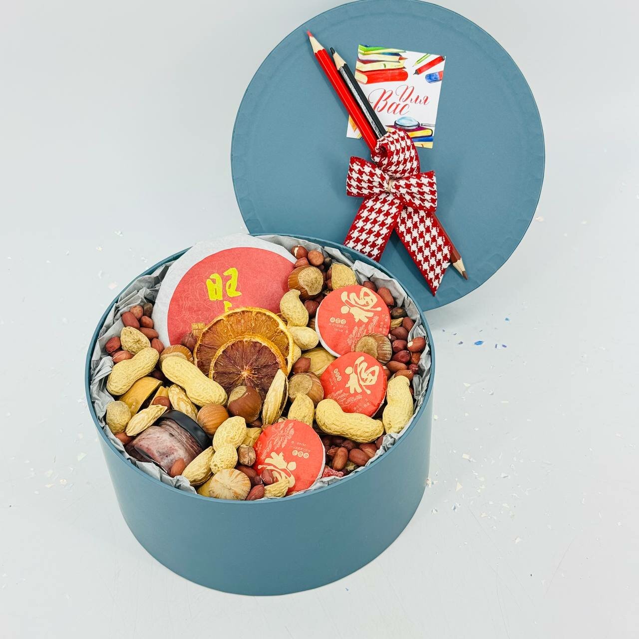 Подарочный насыпной бокс с орехам, мёдом и чаем Пуэр. Орехи микс