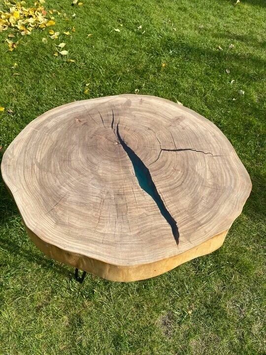 Журнальный столик от stoliki72, из массива карагача, ножки шпильки металл, диаметр 72*65см, высотой 53 см