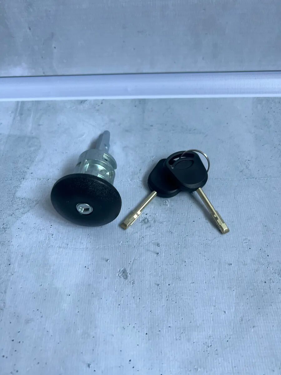 Личинка правой пассажирской двери Ford Transit